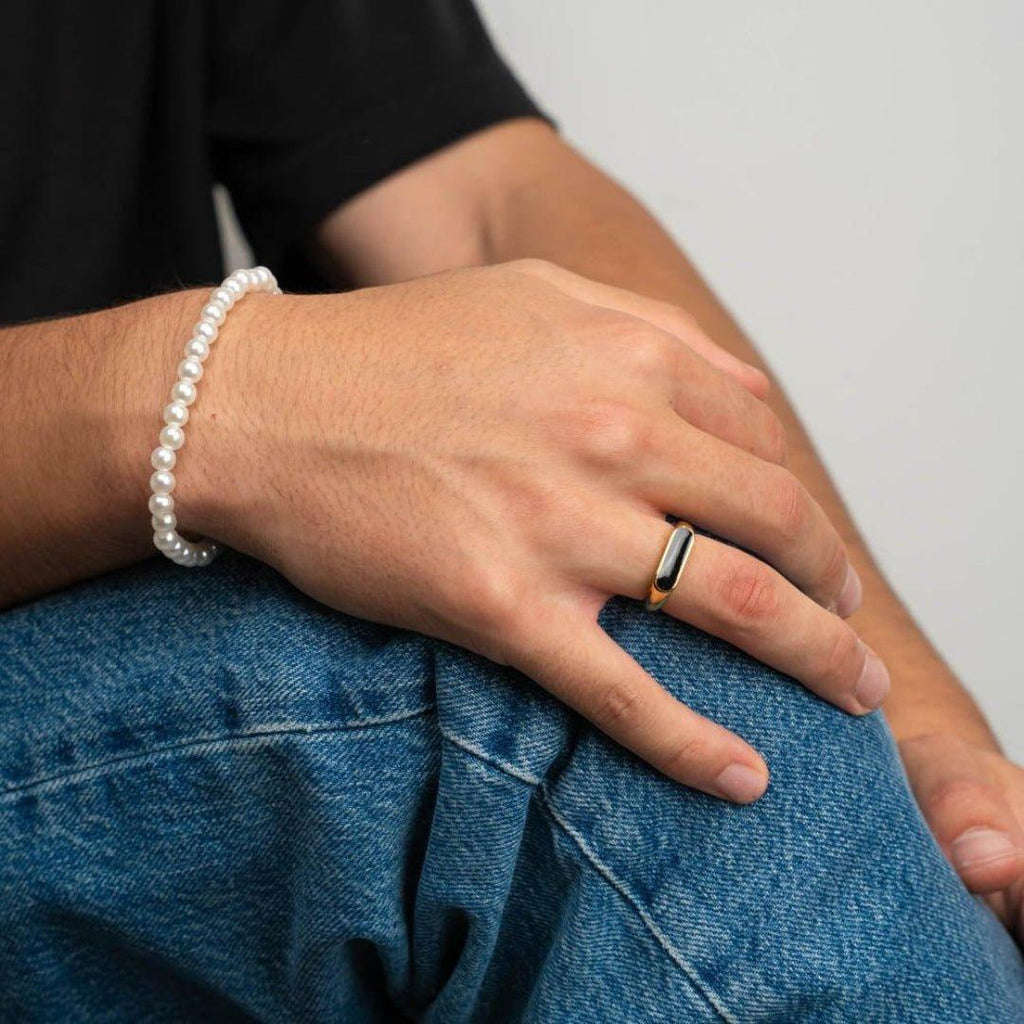 Slick Signet Ring (Gold) – Essence Amsterdam